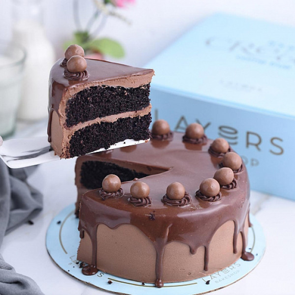 Layers Bakeshop cakes to Lahore