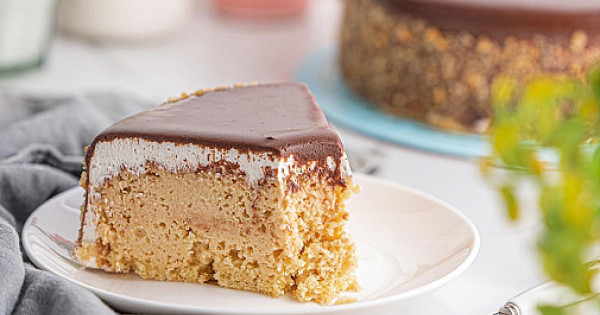 Layers Bakeshop cakes to Lahore